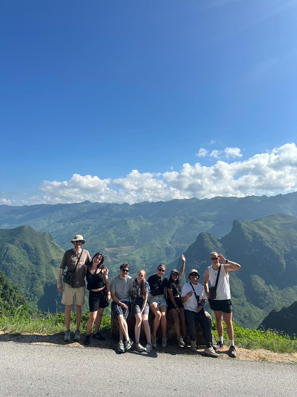 Khám Phá Ha Giang Loop: Hành Trình Xuyên Qua Vẻ Đẹp Hoang Sơ Miền Bắc - Hong Hao Travel